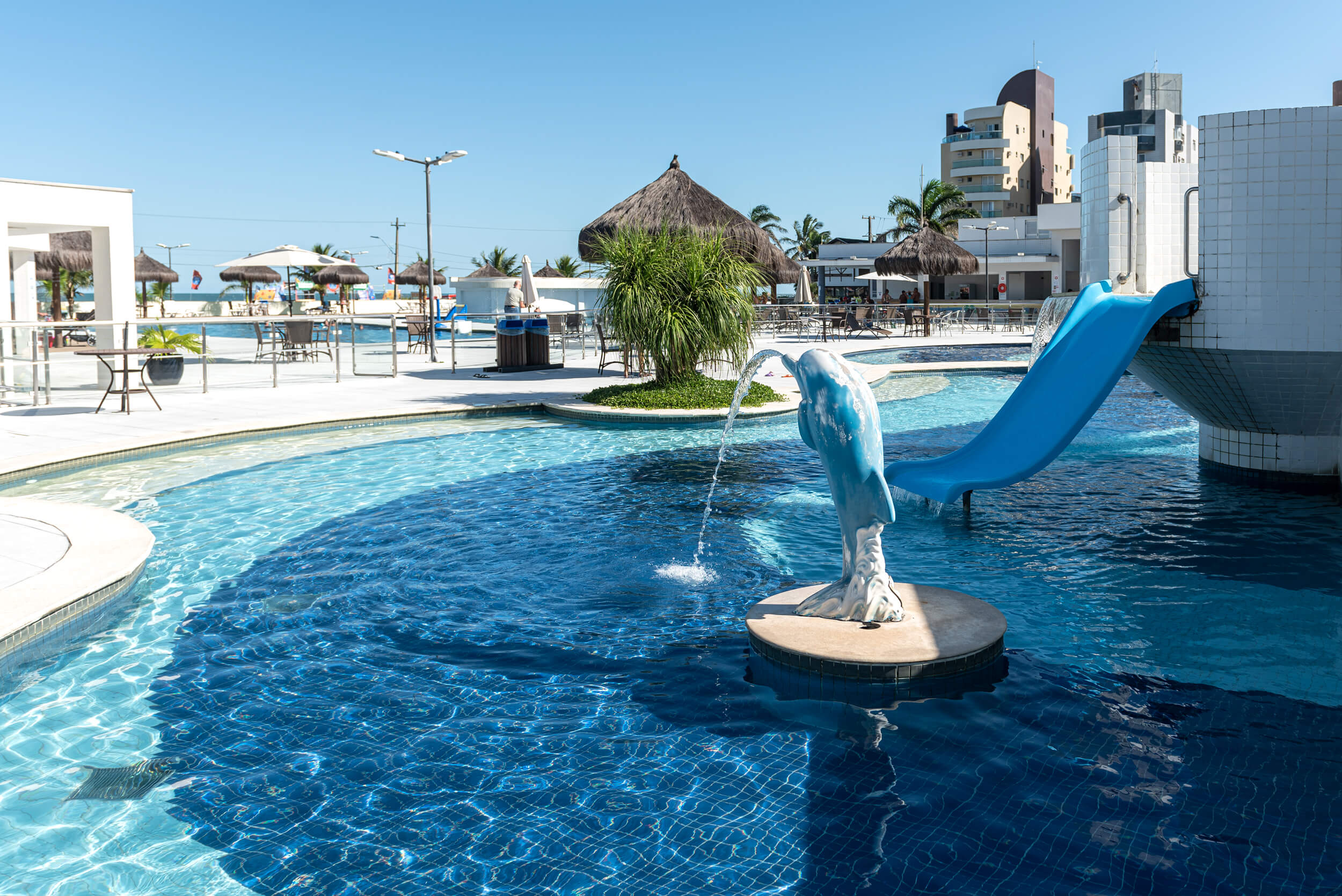 Parque aquático com 4 piscinas em frente ao mar - Sesc Caiobá